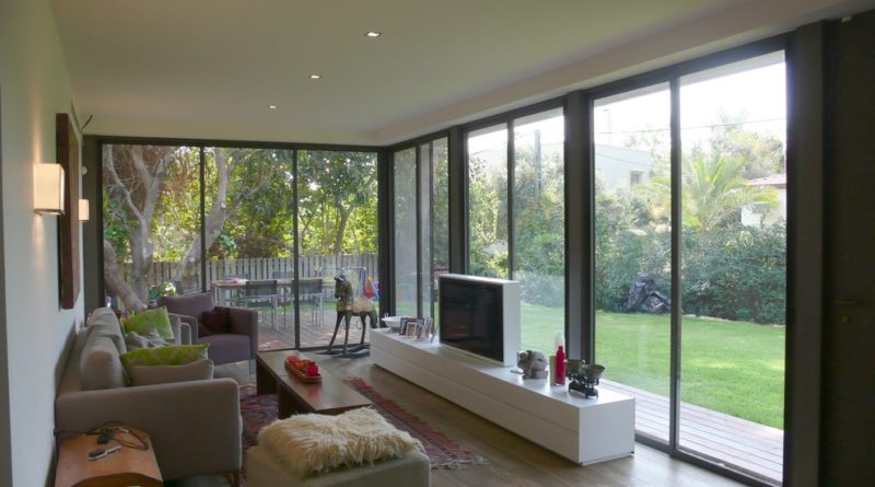 tv against window | ARCHITECTURE IDEAS
